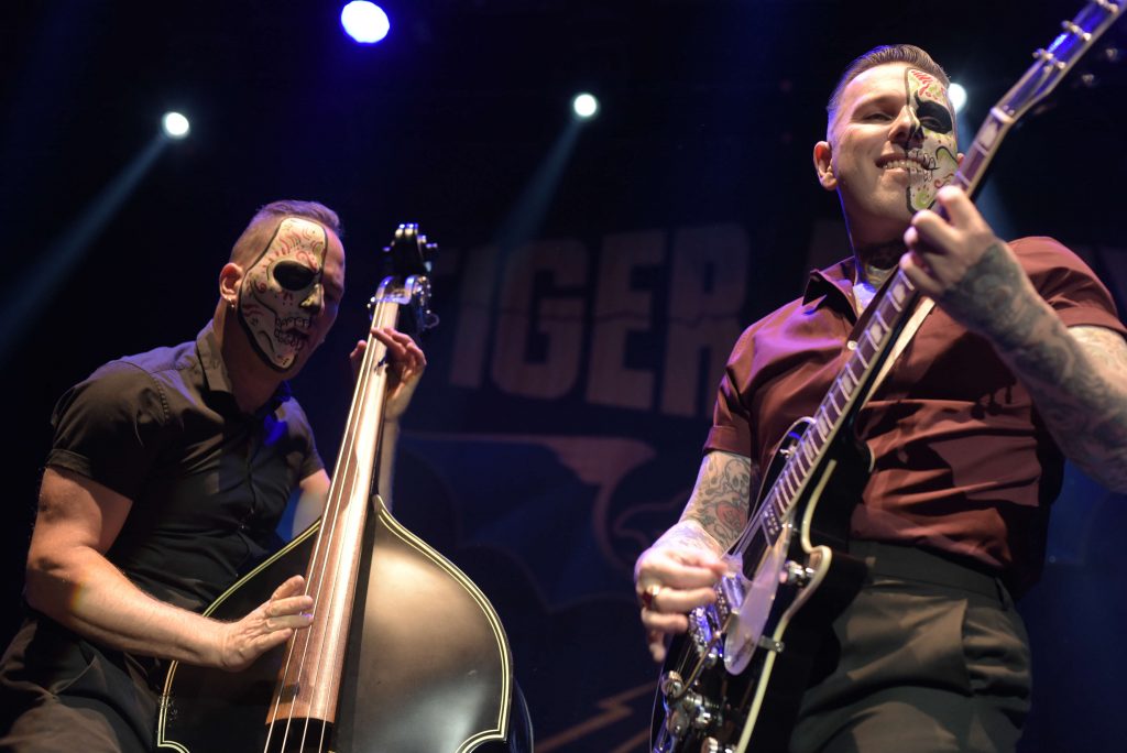 CELEBRAMOS A LOS MUERTOS CON MUCHO RITMO. TIGER ARMY EN EL PLAZA ...